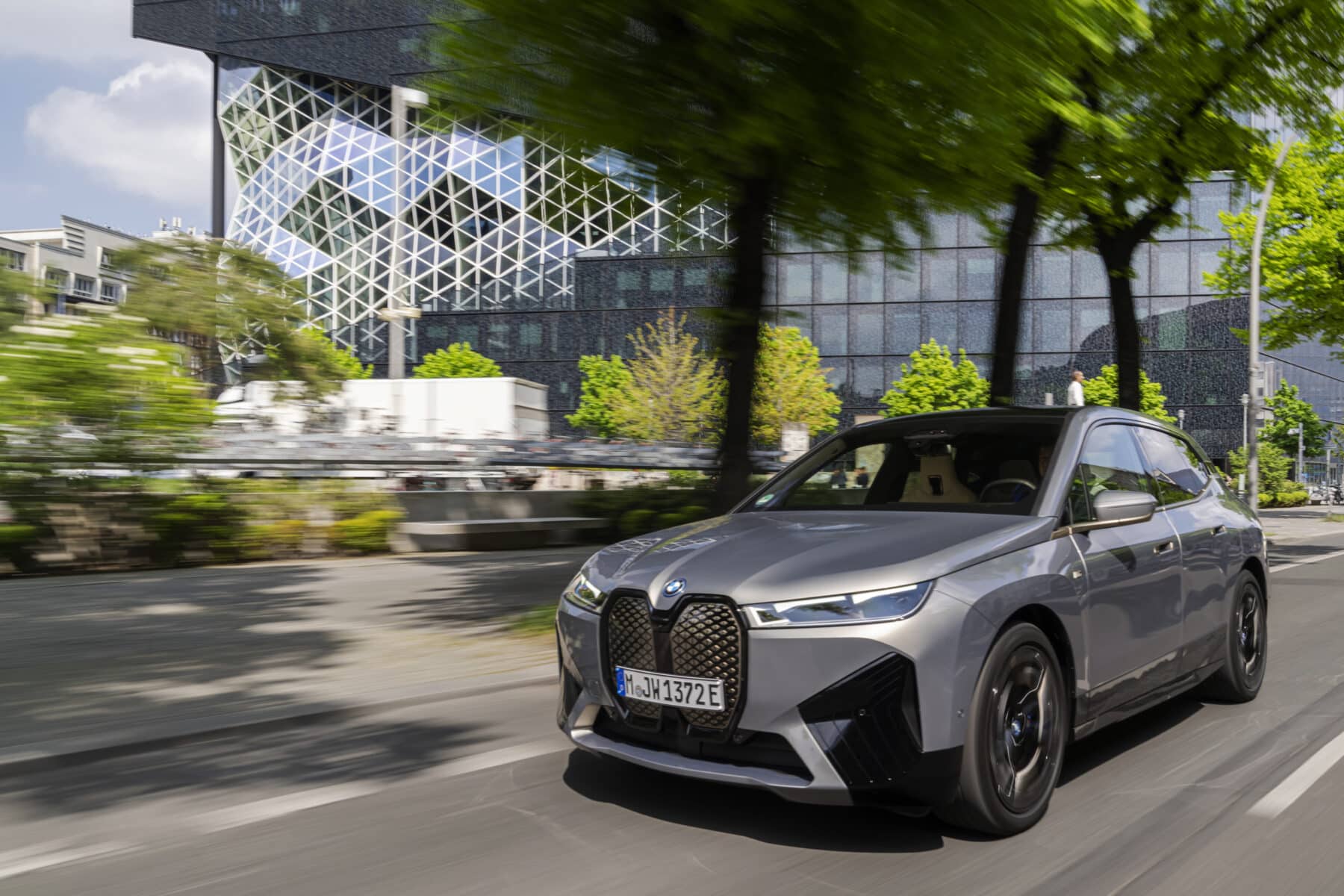 BMW iX im Leasing für 485 Euro im Monat netto - ntv Autoleasing